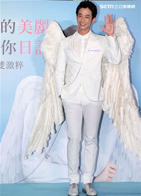 劉以豪霸氣展翅與粉絲浪漫互動｜娛樂圖輯｜娛樂星聞 Starsetncom