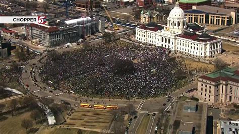 Thousands of people gather at State Capitol for 'Hands Off!' rally ...