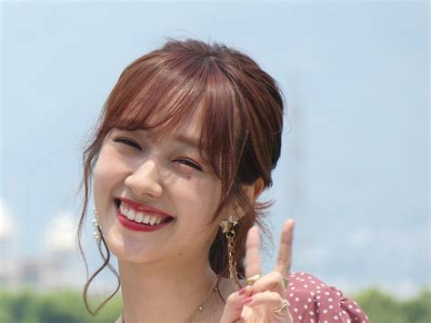 【阪神競馬場（うまdoki）】 前田希美さん（モデル） 白い稲妻・多摩の黒酢（たまの くろす） ほぼ競馬なブログ Since 2006