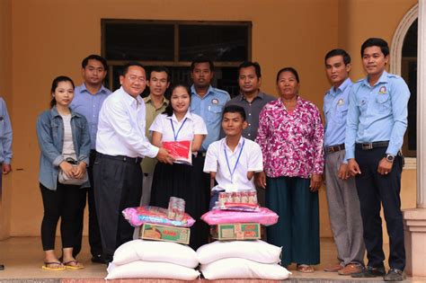 ឯកឧត្ដម សុខ លូ ទទួលជួប សំណេះសំណាល ជាមួយបេក្ខជនពិការភាព ទាំងពីរនាក់