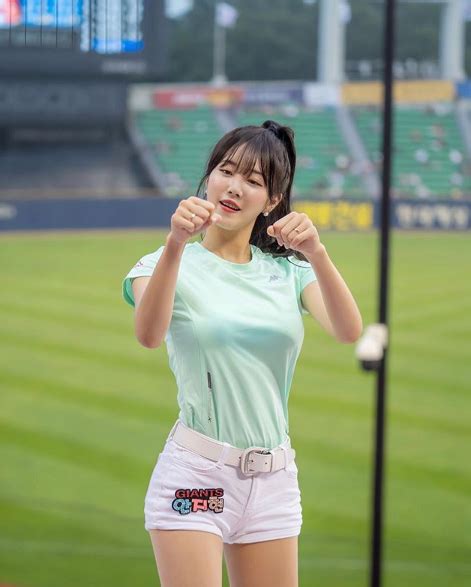 引退宣言の美女チアリーダーその魅力的すぎるチアリーディング姿PHOTOスポーツソウル日本版2021 チアリーディング