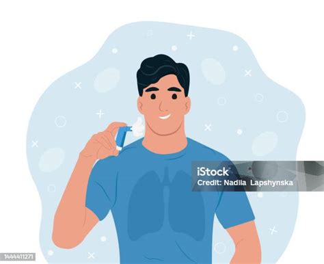 천식 흡입기를 사용하는 젊은 웃는 남자 세계 천식의 날기관지 천식 알레르기 천식 흡입 약물 기관지 천식 건강관리와 의술에 대한