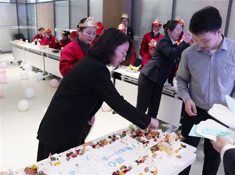凝心聚力温暖同行春暖花开共赴生日之约 新闻中心 金泰物业