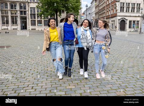 Antwerpen Belgien 21 Mai 2021 Multirassische Gruppe Junger