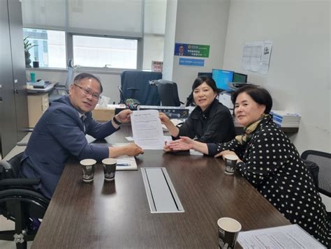 경기도의회 박재용 의원 장애인 거주시설 이용자 부모회 방문으로 탈시설 지원 조례안 반대 건의문 접수 받아