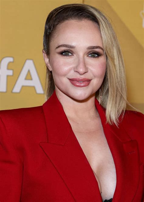 Hayden Panettiere Shows Beautiful Boobs At 2022 Amfar Gala Los Angeles