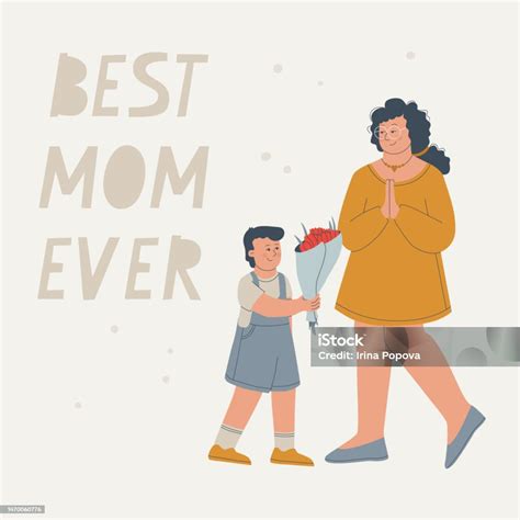 최고의 엄마에게 문자를 보냅니다 안경을 쓴 젊은 여성이 아들에게서 꽃을 받습니다 어머니에게 꽃다발을 주는 소년 어머니의 날 카드