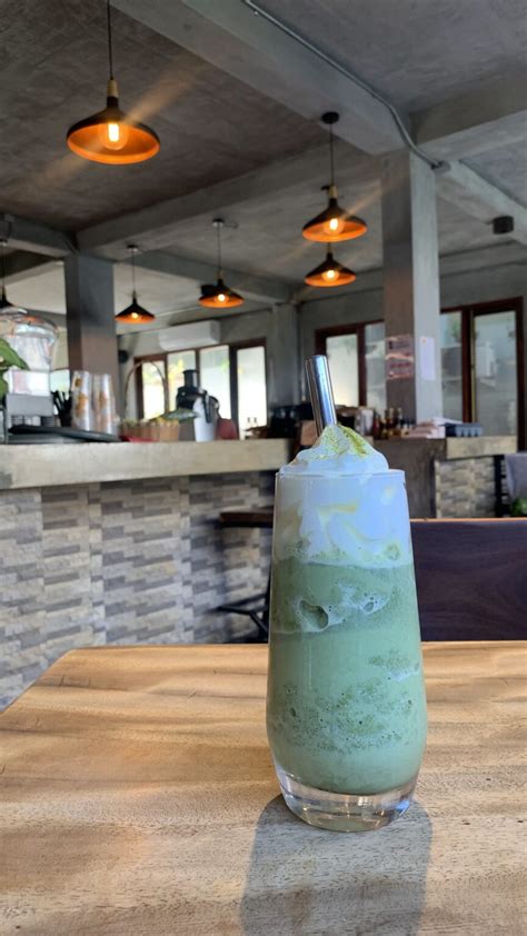 寮國咖啡探店在萬榮炎熱天氣裡沙漠中的綠洲咖啡廳Naked Espresso Vang Vieng 旅行路上見