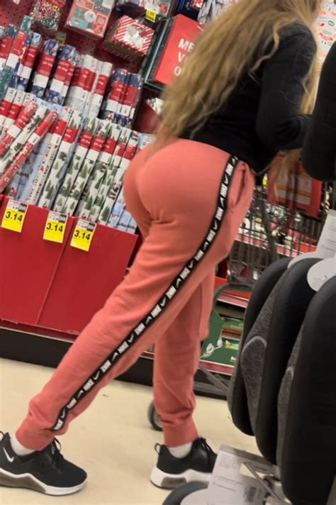 Señora Bella Con Curvas Increíbles Y Caderas Anchas Mujeres Bellas En