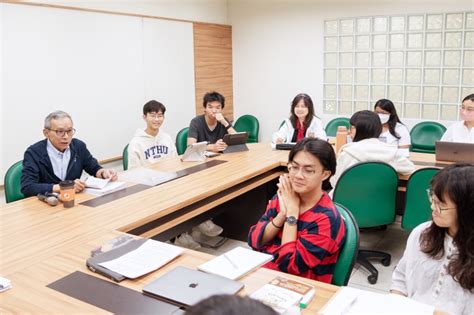 培養ai無法取代的說故事能力 吳念真擔任清大2023駐校作家開寫作工作坊