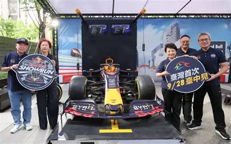 台灣史上第一次 F1賽車928在台中街頭飆速
