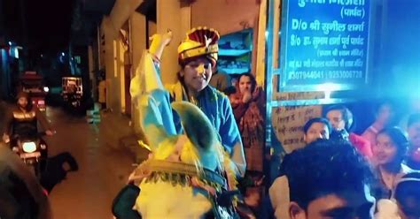 Video पिता ने तोड़ी सदियां पुरानी परंपरा बेटी को घोड़ी पर बैठा निकाला
