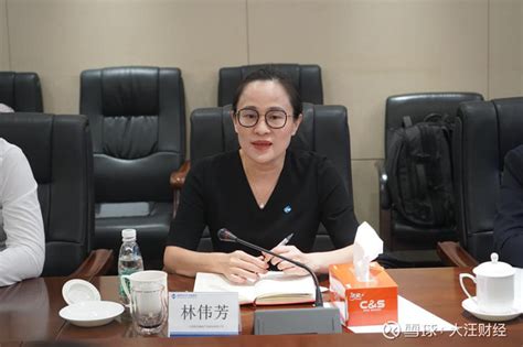 翰宇药业董事长曾少贵与中国医药副总经理林伟芳举行会谈 来源： 翰宇药业 2022年10月19日， 翰宇药业 董事长曾少贵、执行总裁余品香、副