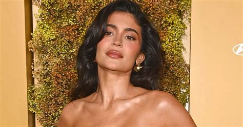 Kylie Jenner Hailed Better Than Ever As She Sizzles In Strapless
