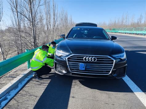 平安春运 高速公路车辆爆胎，执法人员及时救援三大队轮胎通辽