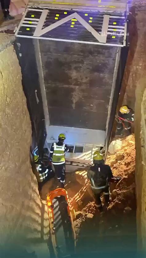 صحيفة عكاظ فيديو الدفاع المدني ب الرياض ينقذ شخصين محتجزين نتيجة
