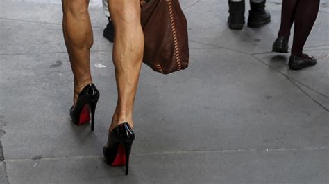 تاریخچه کفش پاشنه بلند؛ مردان ایرانی کفش پاشنه بلند را به مردان اروپایی