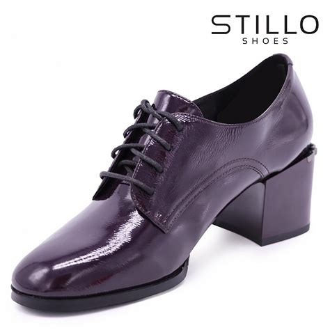 Обувки с връзки от естествен лак в тъмнолилаво 44393