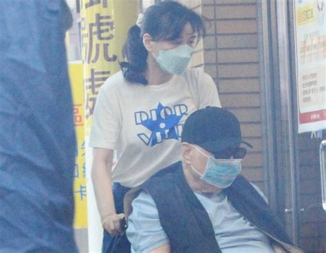84歲陳飛龍急送醫，王力宏前岳母李瑤敏貼心陪伴，李靚蕾未現身