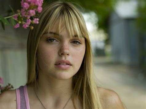 Aimee Teegarden As Julie Taylor Friday Night Lights Photo 39929933 Fanpop