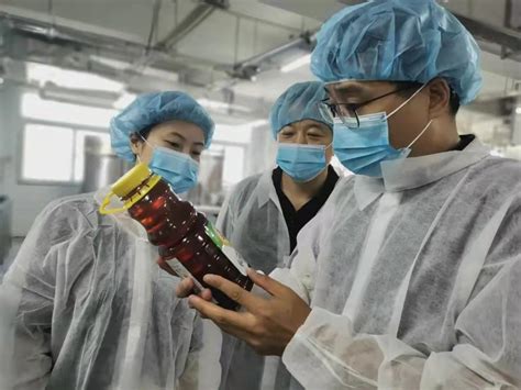 守护中秋“舌尖安” 月饼生产严监管 头条 食安观察