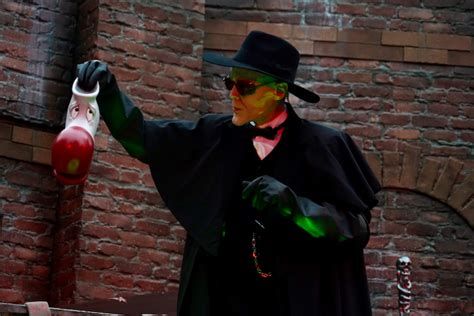 Judge Doom Debuts At Oogie Boogie Bash In Disney California Adventure Photos Video Mousesteps