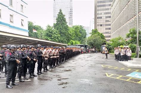 Polisi Mulai Perketat Penjagaan Di Bawaslu Dan KPU Limapagi
