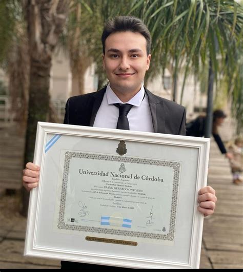La Historia De Frank El Joven Que Se Recibió De Médico Gracias A Una