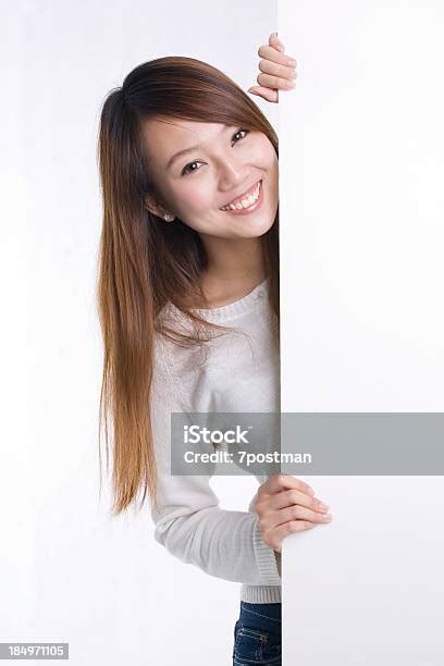 웃는 여자 표시중 인명별 맹검액 팻말 게시판 20 29세에 대한 스톡 사진 및 기타 이미지 20 29세 간판 공란