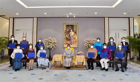 กรมสมเด็จพระเทพฯ พระราชทานโล่และเข็มเชิดชูเกียรติศิลปินแห่งชาติปี 64