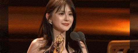 首位85后飞天奖视后，热依扎值得凤凰网