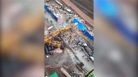 塔吊：四川自贡工地塔吊坍塌致1死1伤事发时2人正高空作业！高清1080p在线观看平台腾讯视频