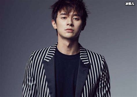 演员张轩睿资料和演绎经历起底，八块腹肌身材简直不要太哈 明星 冰棍儿网