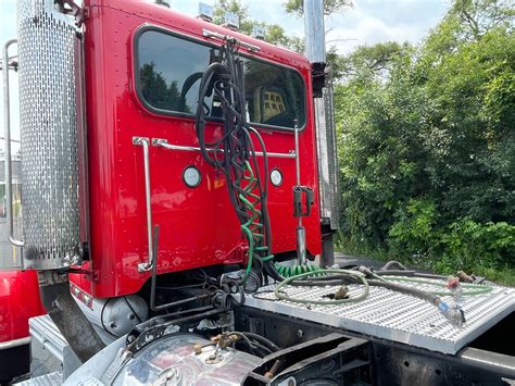 Used 2009 Peterbilt 389 Day Cab Cummins Isx 485 Horsepower 18