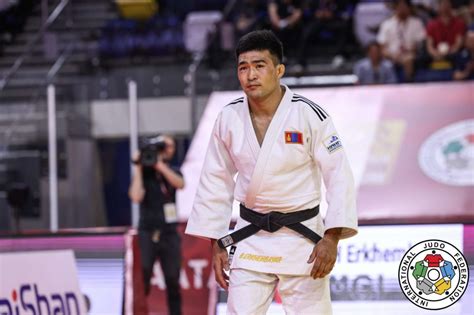 Б Эрхэмбаяр Улаанбаатарын их дуулгаас хүрэл медаль хүртлээ