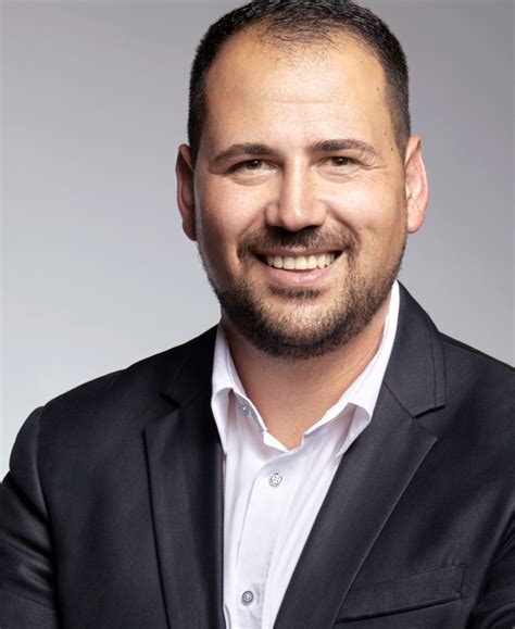 За нас Re Shape Plastic Surgery Clinic