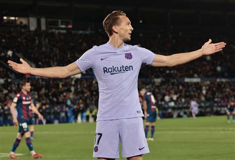 El Estadio Del Fútbol Club Barcelona Pasará A Llamarse Camp Luuk De