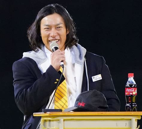 【動画】「理事長！ 退学にして下さい」ソフトバンク柳田悠岐がファン感で〝理事長〟に無茶要求 ファン「困らせたらダメです」「絶対競馬があったから