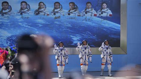 China envía a 3 astronautas al espacio para reemplazar a la tripulación