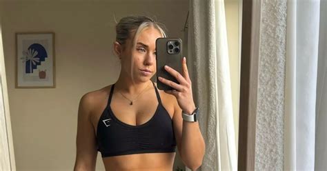 Woman Takes Two Pictures Seconds Apart To Show Acceptance Is Key Daily Star