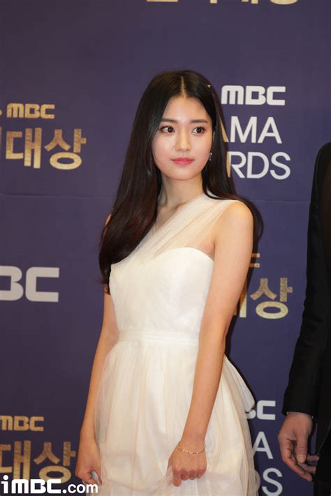비하인드 시상식의 꽃 여배우들의 14人 14色 드레스 자태