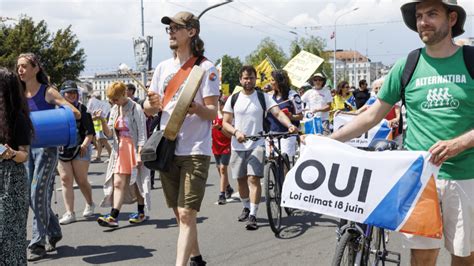 Frapp Double Manifestation Pour Le Climat à Genève