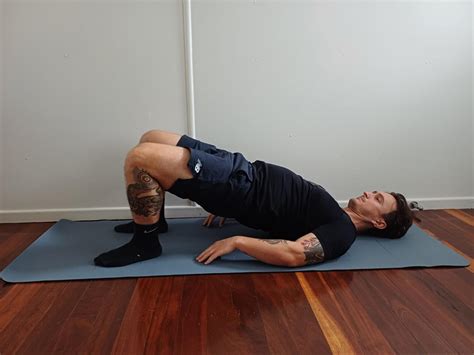 A Physios Guide To Performing The Glute Bridge Exercise