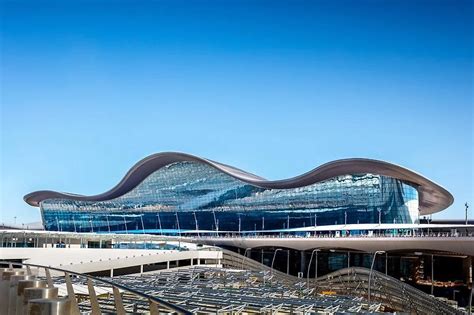 Auh 10년 넘게 짓고 있는 아부다비 공항 미드필드 터미널 마침내 올해 말 개장 예정