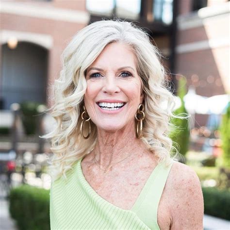 Мотивација на денот Оваа згодна тетка има тело како 25 годишна девојка а нејзината вистинска