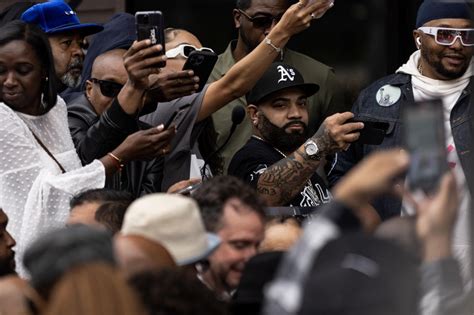 Tupac La Stella Postuma Al Rapper Sulla Walk Of Fame La Repubblica