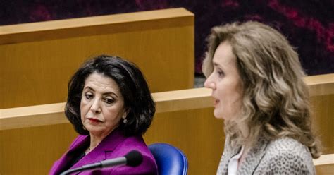 Alle Ogen Gericht Op Arib En Bergkamp Na Klacht Over