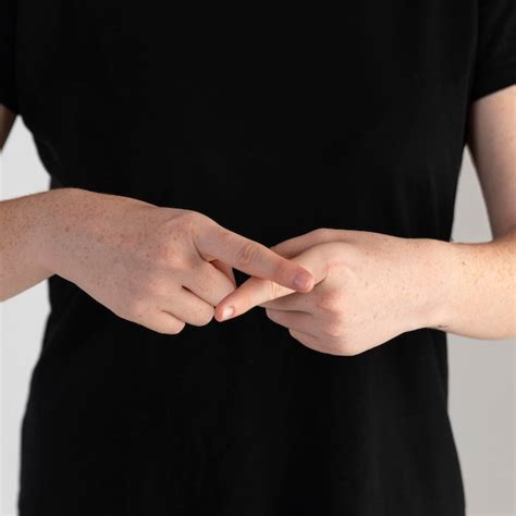 Free Photo Close Up Woman Teaching Sign Language