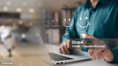 고객 만족도 설문 조사 개념 사용자는 온라인 응용 프로그램에서 서비스 경험을 평가하고 고객은 비즈니스 평판 등급으로 이어지는 서비스 품질을 평가할 수 있습니다 고객에 대한