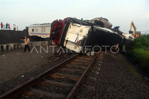 Kecelakaan Kereta Api Ngawi Antara Foto